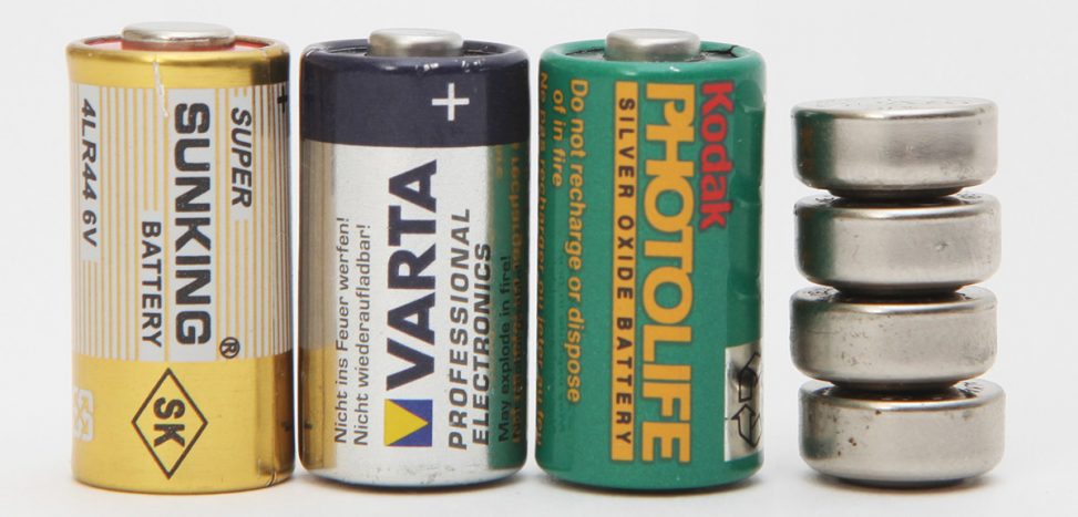 Pentax 67: Four LR44 button cells as replacement for PX28 battery